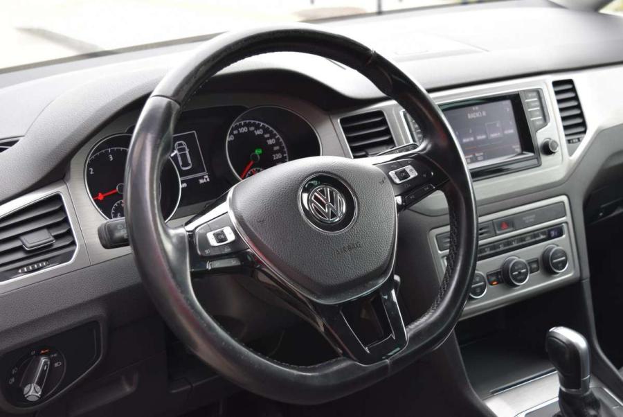 Brown Volkswagen Golf Sportsvan 2015 in Vilnius, with an engine capacity of 1.60 L and mileage of 267 thousand km for 6850 €, photo 12 on AUTOMOTO.COM.LV