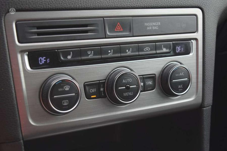 Brown Volkswagen Golf Sportsvan 2015 in Vilnius, with an engine capacity of 1.60 L and mileage of 267 thousand km for 6850 €, photo 14 on AUTOMOTO.COM.LV