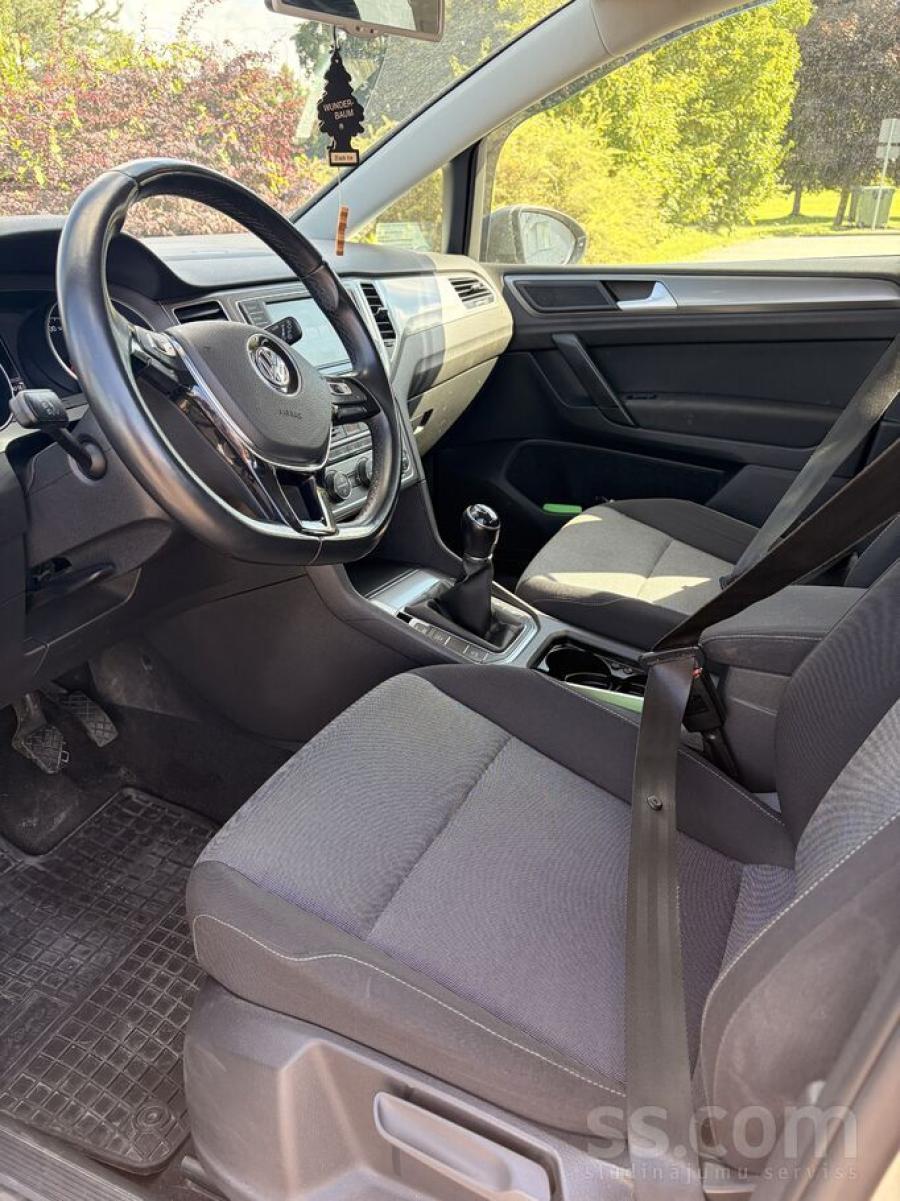 Brown Volkswagen Golf Sportsvan 2016 in Ogre, with an engine capacity of 1.60 L and mileage of 187 thousand km for 8000 €, photo 14 on AUTOMOTO.COM.LV