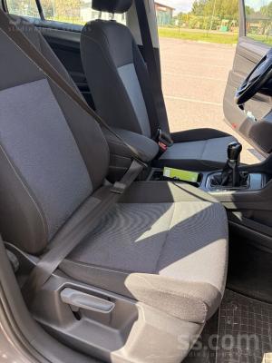 Brown Volkswagen Golf Sportsvan 2016 in Ogre, with an engine capacity of 1.60 L and mileage of 187 thousand km for 8000 €, photo 15 on AUTOMOTO.COM.LV