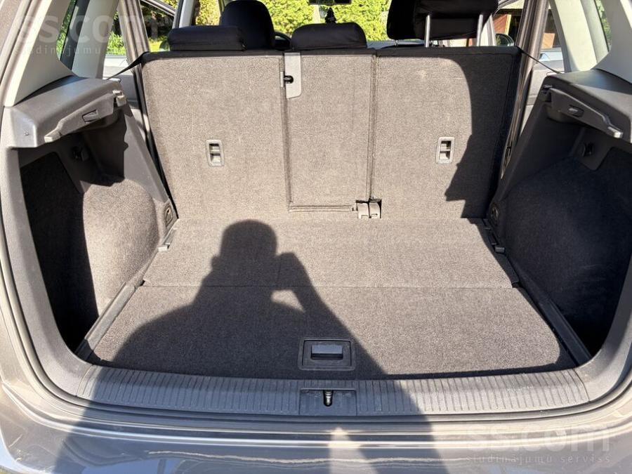 Brown Volkswagen Golf Sportsvan 2016 in Ogre, with an engine capacity of 1.60 L and mileage of 187 thousand km for 8000 €, photo 17 on AUTOMOTO.COM.LV