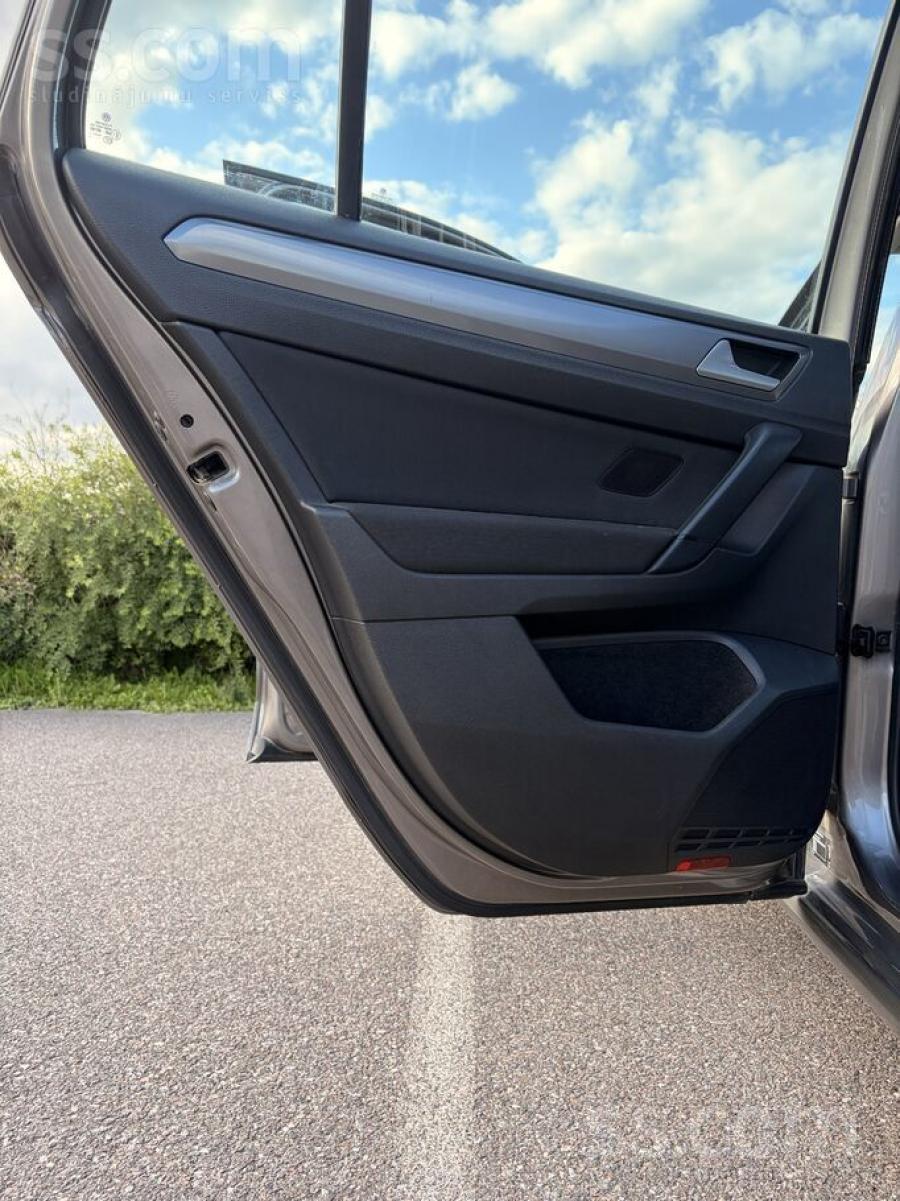 Brown Volkswagen Golf Sportsvan 2016 in Ogre, with an engine capacity of 1.60 L and mileage of 187 thousand km for 8000 €, photo 28 on AUTOMOTO.COM.LV