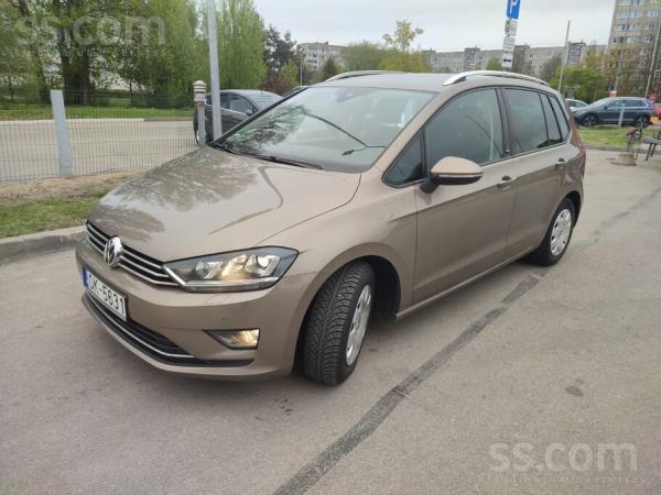 Brown Volkswagen Golf Sportsvan 2017 in Riga, with an engine capacity of 1.60 L and mileage of 215 thousand km for 10900 €, photo 1 on AUTOMOTO.COM.LV