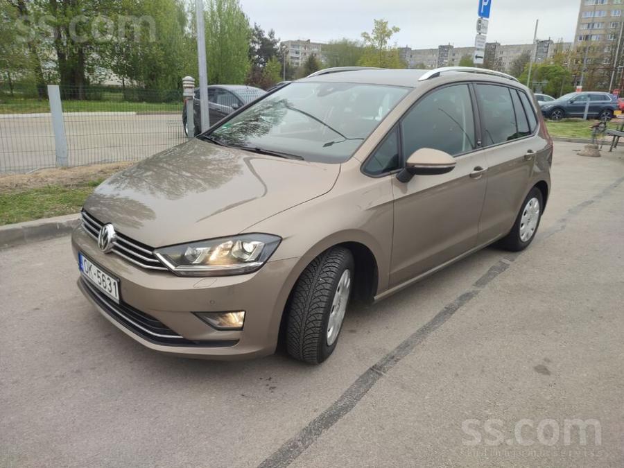 Brown Volkswagen Golf Sportsvan 2017 in Riga, with an engine capacity of 1.60 L and mileage of 215 thousand km for 10900 €, photo 1 on AUTOMOTO.COM.LV
