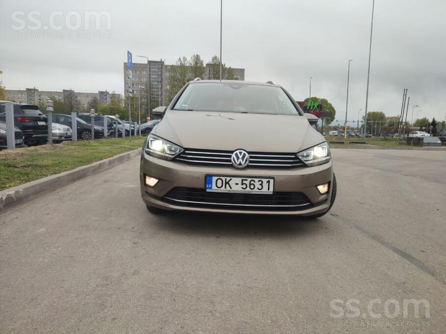 Brown Volkswagen Golf Sportsvan 2017 in Riga, with an engine capacity of 1.60 L and mileage of 215 thousand km for 10900 €, photo 4 on AUTOMOTO.COM.LV