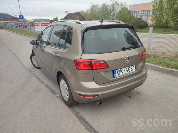 Brown Volkswagen Golf Sportsvan 2017 in Riga, with an engine capacity of 1.60 L and mileage of 215 thousand km for 10900 €, photo 5 on AUTOMOTO.COM.LV