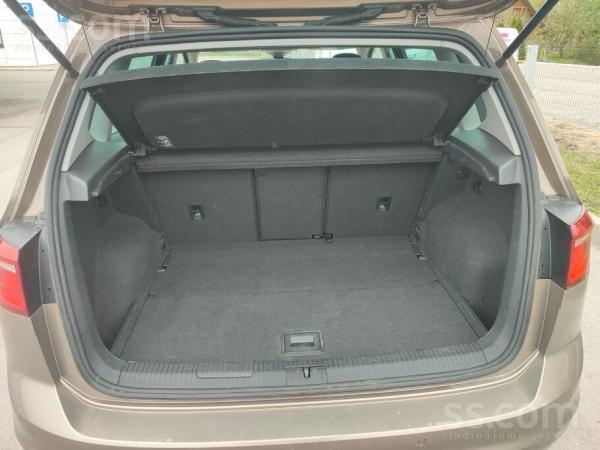 Brown Volkswagen Golf Sportsvan 2017 in Riga, with an engine capacity of 1.60 L and mileage of 215 thousand km for 10900 €, photo 10 on AUTOMOTO.COM.LV