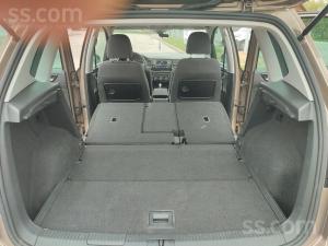 Brown Volkswagen Golf Sportsvan 2017 in Riga, with an engine capacity of 1.60 L and mileage of 215 thousand km for 10900 €, photo 12 on AUTOMOTO.COM.LV