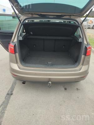 Brown Volkswagen Golf Sportsvan 2017 in Riga, with an engine capacity of 1.60 L and mileage of 215 thousand km for 10900 €, photo 15 on AUTOMOTO.COM.LV