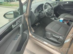 Brown Volkswagen Golf Sportsvan 2017 in Riga, with an engine capacity of 1.60 L and mileage of 215 thousand km for 10900 €, photo 16 on AUTOMOTO.COM.LV