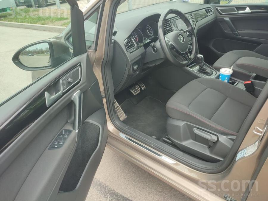 Brown Volkswagen Golf Sportsvan 2017 in Riga, with an engine capacity of 1.60 L and mileage of 215 thousand km for 10900 €, photo 16 on AUTOMOTO.COM.LV