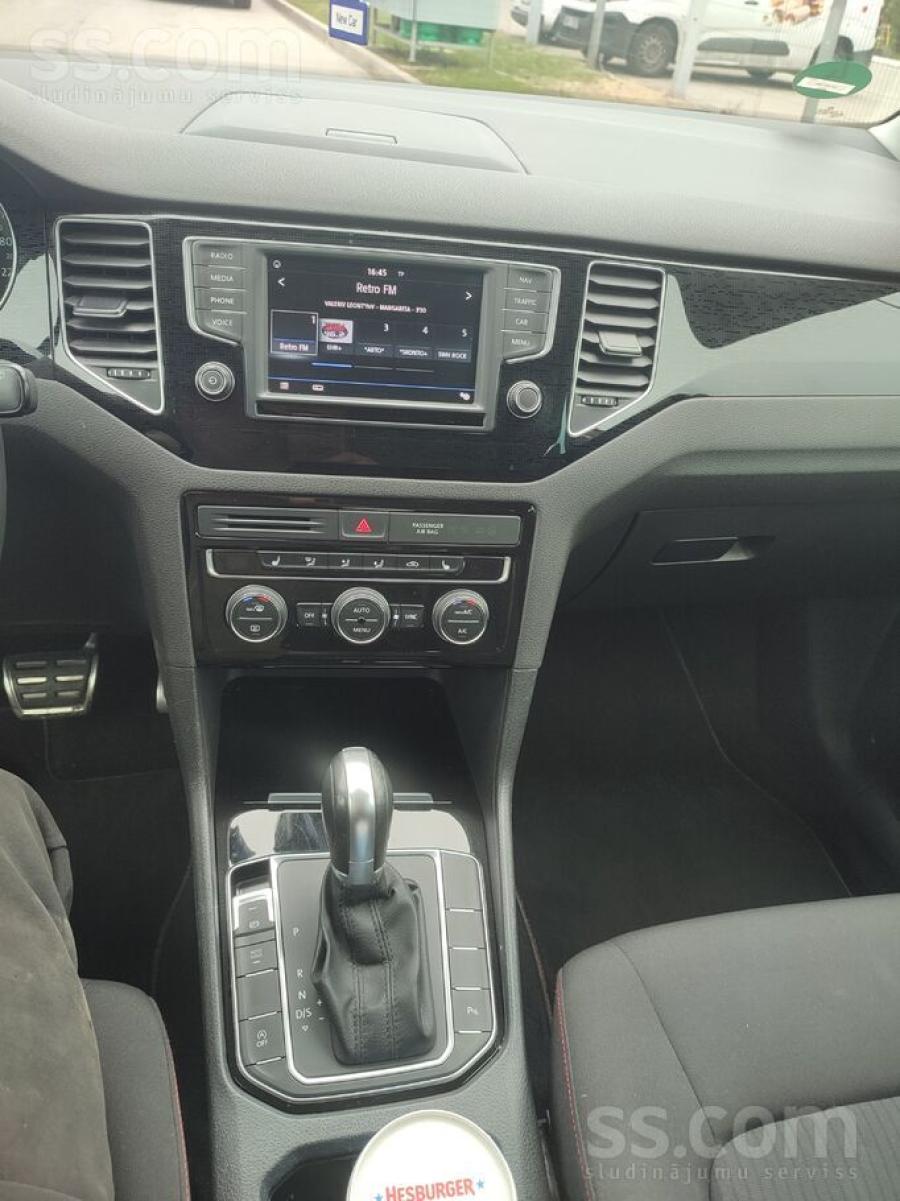 Brown Volkswagen Golf Sportsvan 2017 in Riga, with an engine capacity of 1.60 L and mileage of 215 thousand km for 10900 €, photo 19 on AUTOMOTO.COM.LV