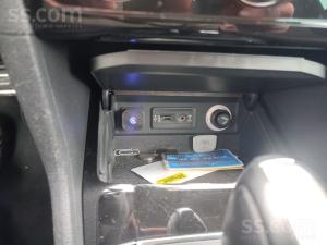 Brown Volkswagen Golf Sportsvan 2017 in Riga, with an engine capacity of 1.60 L and mileage of 215 thousand km for 10900 €, photo 20 on AUTOMOTO.COM.LV
