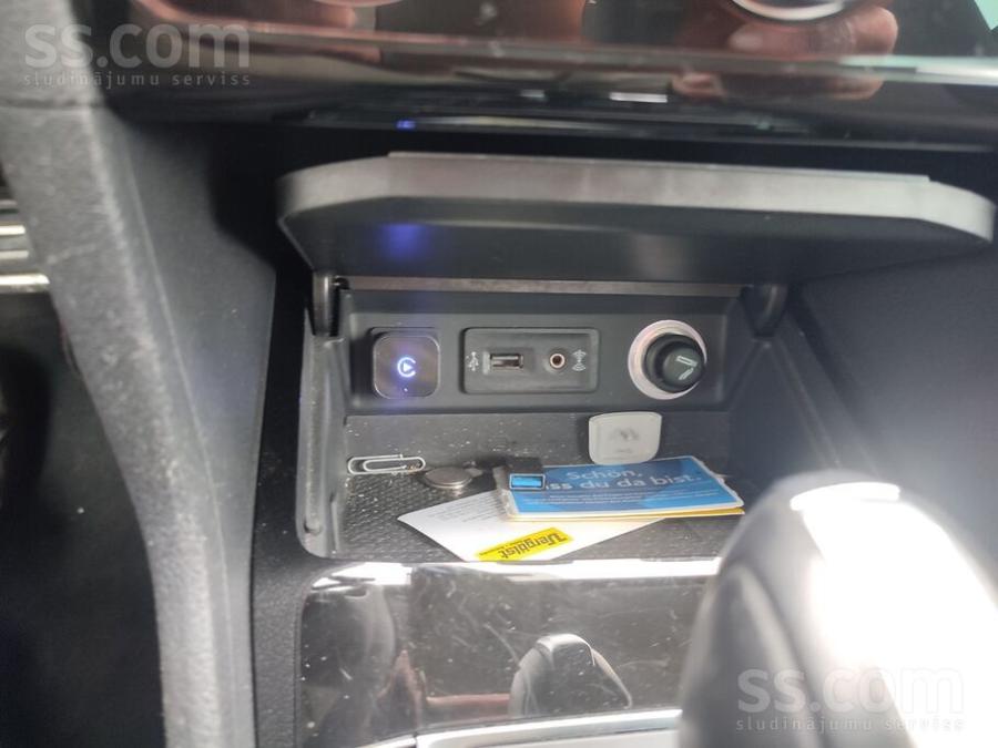 Brown Volkswagen Golf Sportsvan 2017 in Riga, with an engine capacity of 1.60 L and mileage of 215 thousand km for 10900 €, photo 20 on AUTOMOTO.COM.LV