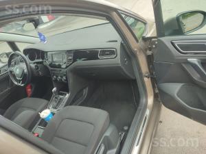 Brown Volkswagen Golf Sportsvan 2017 in Riga, with an engine capacity of 1.60 L and mileage of 215 thousand km for 10900 €, photo 27 on AUTOMOTO.COM.LV