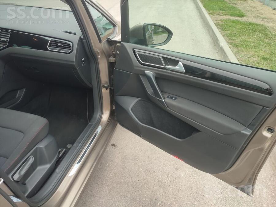 Brown Volkswagen Golf Sportsvan 2017 in Riga, with an engine capacity of 1.60 L and mileage of 215 thousand km for 10900 €, photo 28 on AUTOMOTO.COM.LV