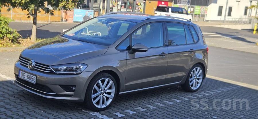 Brown Volkswagen Golf Sportsvan 2017 in Riga, with an engine capacity of 1.60 L and mileage of 220 thousand km for 10799 €, photo 3 on AUTOMOTO.COM.LV