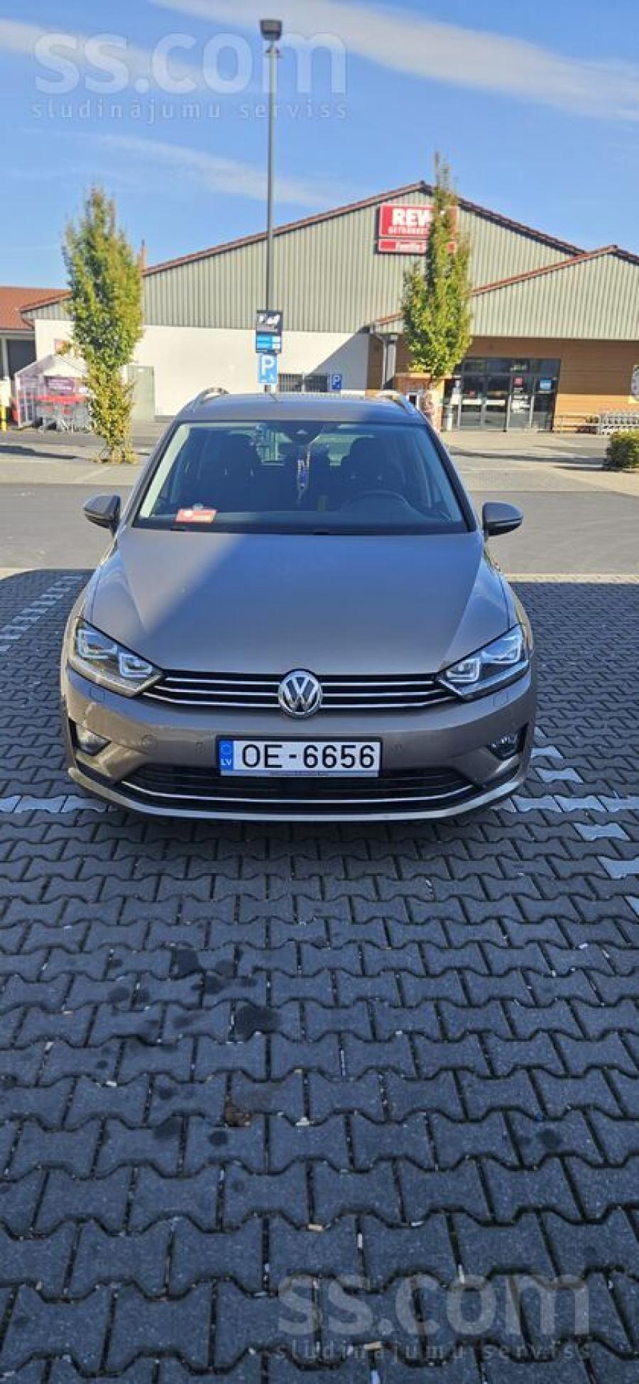 Brown Volkswagen Golf Sportsvan 2017 in Riga, with an engine capacity of 1.60 L and mileage of 220 thousand km for 10799 €, photo 11 on AUTOMOTO.COM.LV
