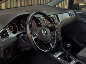 Brūns Volkswagen Golf Sportsvan 2015 Rīga, ar dzinēja tilpumu 1.40 L un nobraukumu 130 tūkst. km par 7890 €, foto 3 vietnē AUTOMOTO.COM.LV