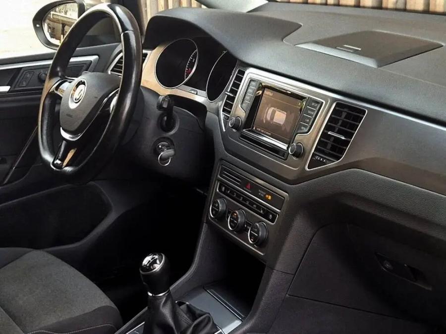 Brūns Volkswagen Golf Sportsvan 2015 Rīga, ar dzinēja tilpumu 1.40 L un nobraukumu 130 tūkst. km par 7890 €, foto 7 vietnē AUTOMOTO.COM.LV