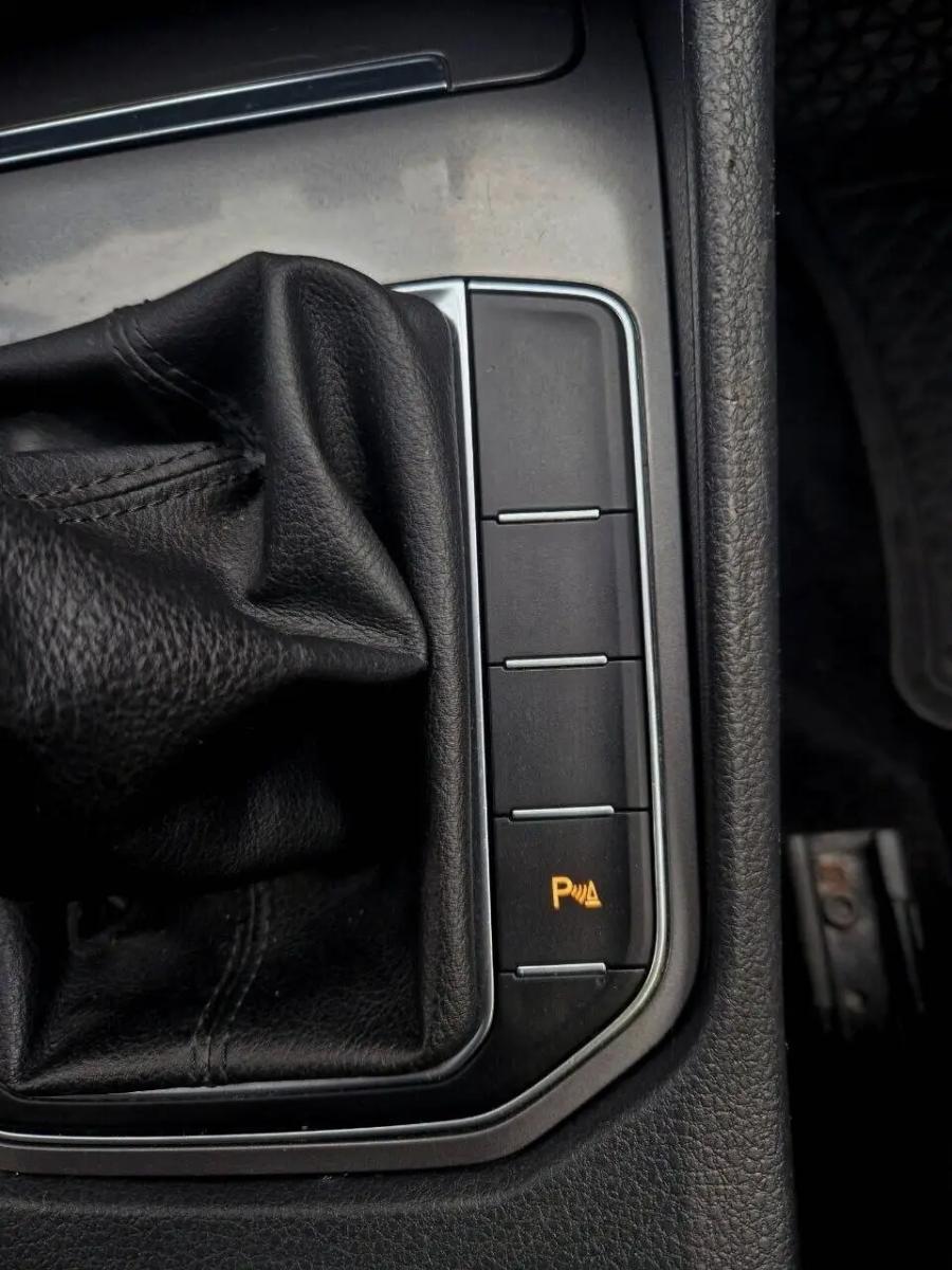 Brūns Volkswagen Golf Sportsvan 2015 Rīga, ar dzinēja tilpumu 1.40 L un nobraukumu 130 tūkst. km par 7890 €, foto 18 vietnē AUTOMOTO.COM.LV