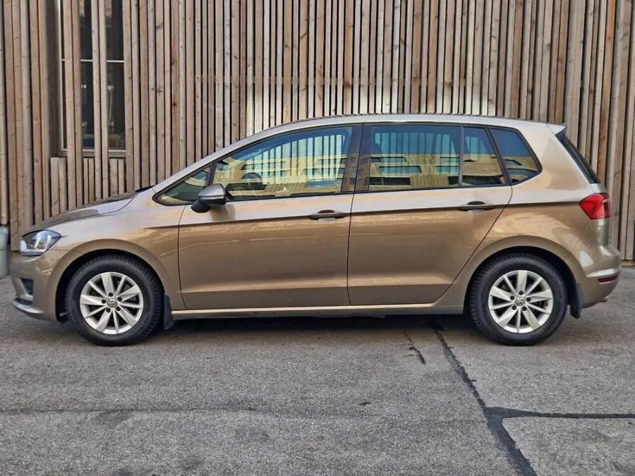 Brūns Volkswagen Golf Sportsvan 2015 Rīga, ar dzinēja tilpumu 1.40 L un nobraukumu 130 tūkst. km par 7890 €, foto 24 vietnē AUTOMOTO.COM.LV