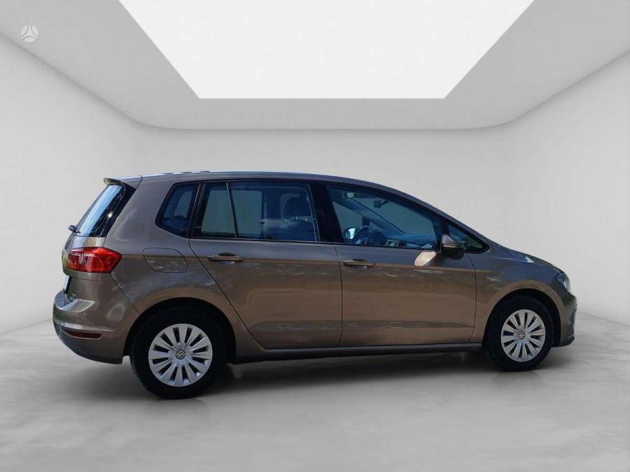 Brūns Volkswagen Golf Sportsvan 2015 Viļņa, ar dzinēja tilpumu 1.20 L un nobraukumu 235 tūkst. km par 9390 €, foto 5 vietnē AUTOMOTO.COM.LV