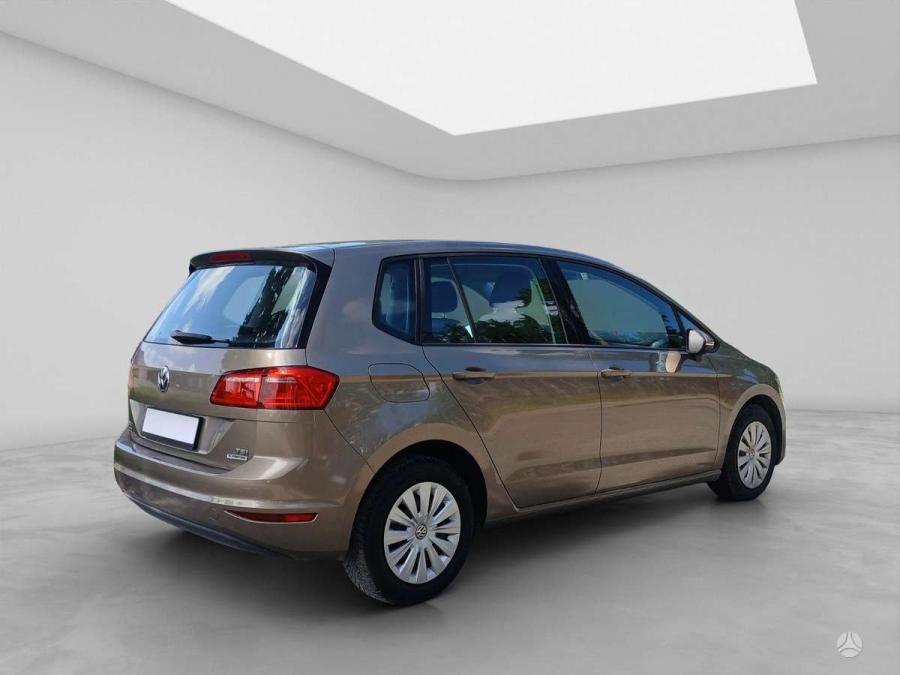 Brūns Volkswagen Golf Sportsvan 2015 Viļņa, ar dzinēja tilpumu 1.20 L un nobraukumu 235 tūkst. km par 9390 €, foto 6 vietnē AUTOMOTO.COM.LV