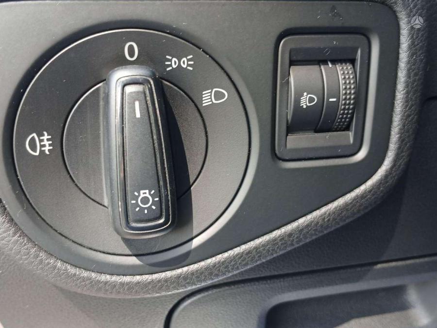 Brūns Volkswagen Golf Sportsvan 2015 Viļņa, ar dzinēja tilpumu 1.20 L un nobraukumu 235 tūkst. km par 9390 €, foto 13 vietnē AUTOMOTO.COM.LV
