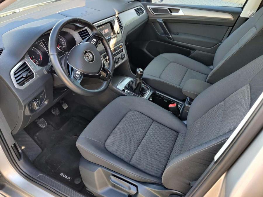 Pelēks Volkswagen Golf Sportsvan 2015 Šauļi, ar dzinēja tilpumu 1.60 L un nobraukumu 238 tūkst. km par 6800 €, foto 15 vietnē AUTOMOTO.COM.LV