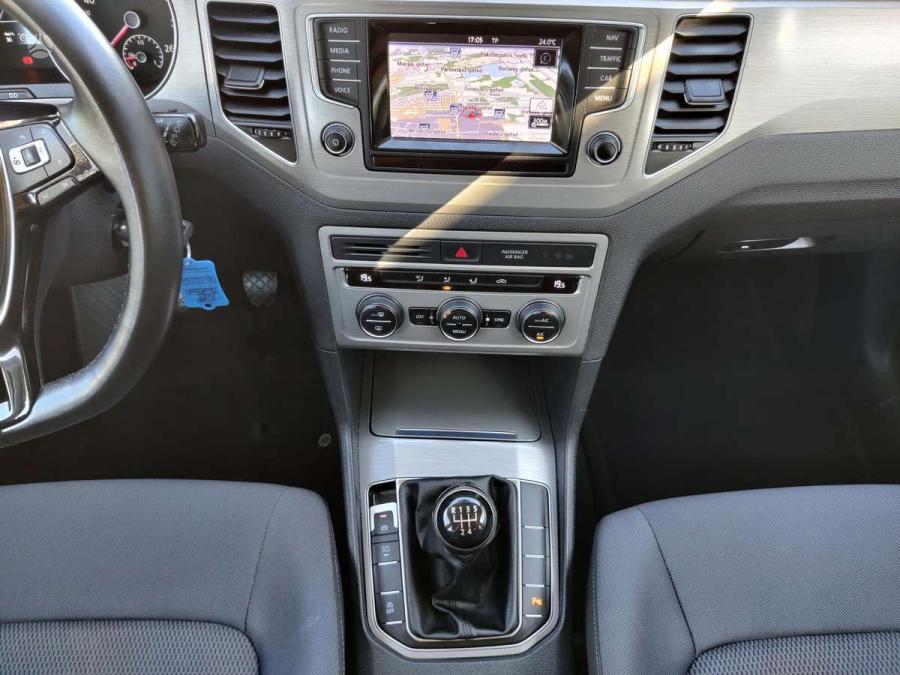 Pelēks Volkswagen Golf Sportsvan 2015 Šauļi, ar dzinēja tilpumu 1.60 L un nobraukumu 238 tūkst. km par 6800 €, foto 17 vietnē AUTOMOTO.COM.LV