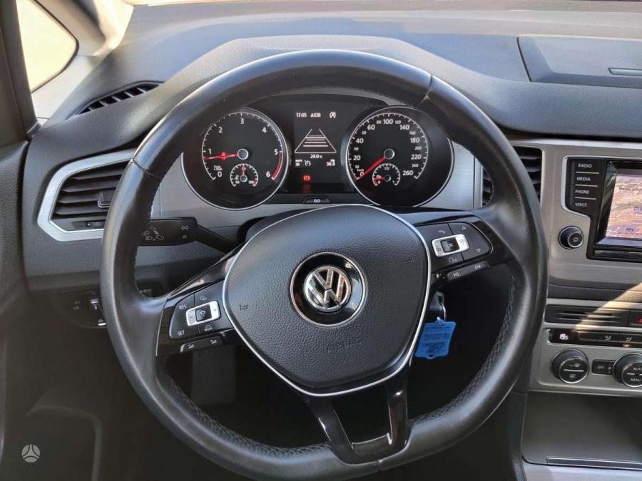 Pelēks Volkswagen Golf Sportsvan 2015 Šauļi, ar dzinēja tilpumu 1.60 L un nobraukumu 238 tūkst. km par 6800 €, foto 18 vietnē AUTOMOTO.COM.LV