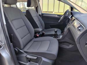 Pelēks Volkswagen Golf Sportsvan 2015 Šauļi, ar dzinēja tilpumu 1.60 L un nobraukumu 238 tūkst. km par 6800 €, foto 20 vietnē AUTOMOTO.COM.LV