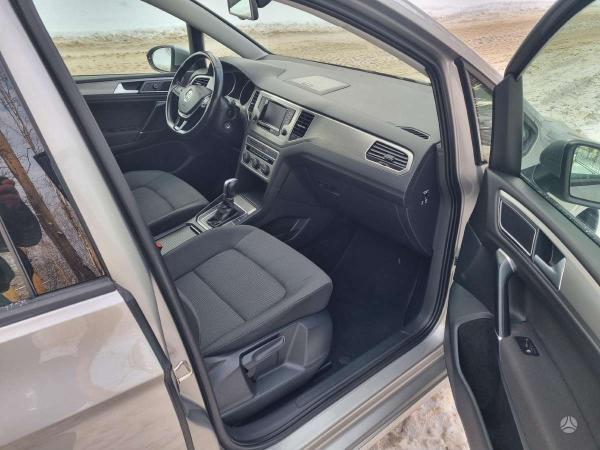 Pelēks Volkswagen Golf Sportsvan 2014 Viļņa, ar dzinēja tilpumu 1.40 L un nobraukumu 234 tūkst. km par 8700 €, foto 11 vietnē AUTOMOTO.COM.LV