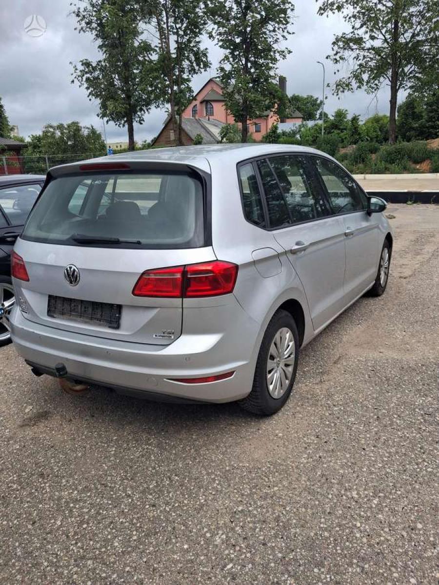 Grey Volkswagen Golf Sportsvan 2014 in Rokiskis, with an engine capacity of 1.20 L and mileage of 210 thousand km for 3350 €, photo 5 on AUTOMOTO.COM.LV