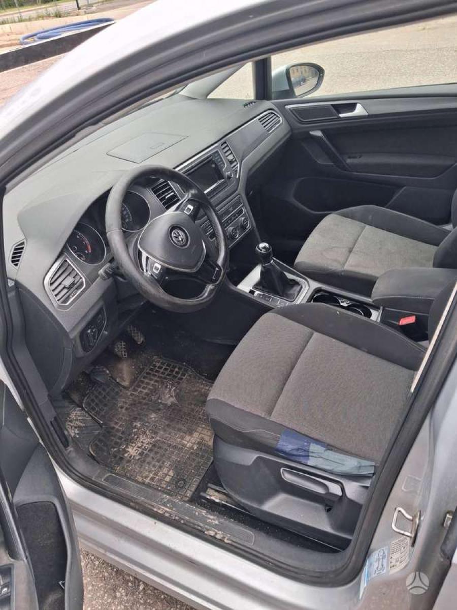 Grey Volkswagen Golf Sportsvan 2014 in Rokiskis, with an engine capacity of 1.20 L and mileage of 210 thousand km for 3350 €, photo 8 on AUTOMOTO.COM.LV