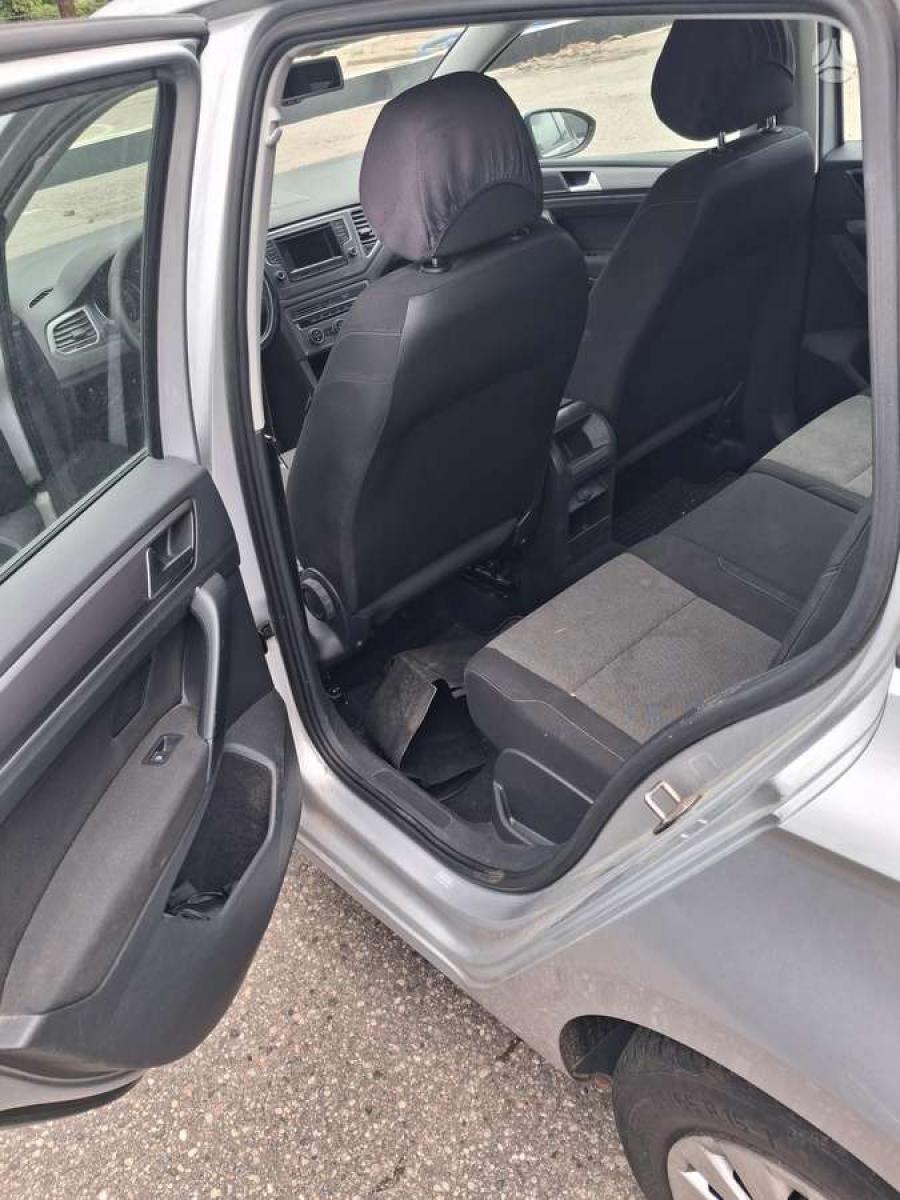 Grey Volkswagen Golf Sportsvan 2014 in Rokiskis, with an engine capacity of 1.20 L and mileage of 210 thousand km for 3350 €, photo 9 on AUTOMOTO.COM.LV