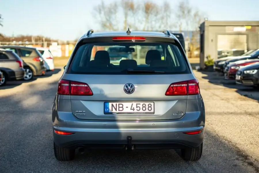 Pelēks Volkswagen Golf Sportsvan 2014 Liepāja, ar dzinēja tilpumu 1.60 L un nobraukumu 136 tūkst. km par 10950 €, foto 4 vietnē AUTOMOTO.COM.LV