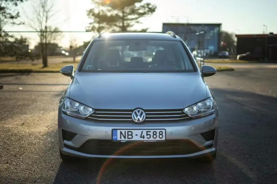 Pelēks Volkswagen Golf Sportsvan 2014 Liepāja, ar dzinēja tilpumu 1.60 L un nobraukumu 136 tūkst. km par 10950 €, foto 7 vietnē AUTOMOTO.COM.LV