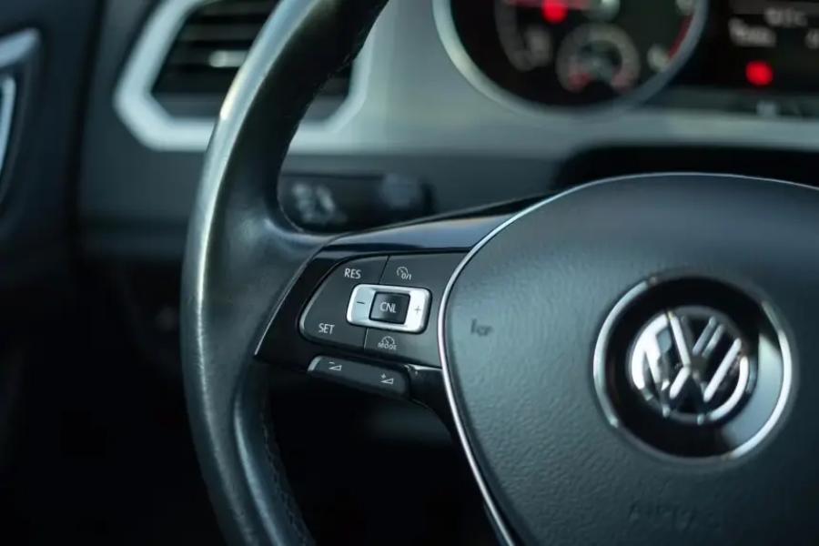 Pelēks Volkswagen Golf Sportsvan 2014 Liepāja, ar dzinēja tilpumu 1.60 L un nobraukumu 136 tūkst. km par 10950 €, foto 22 vietnē AUTOMOTO.COM.LV