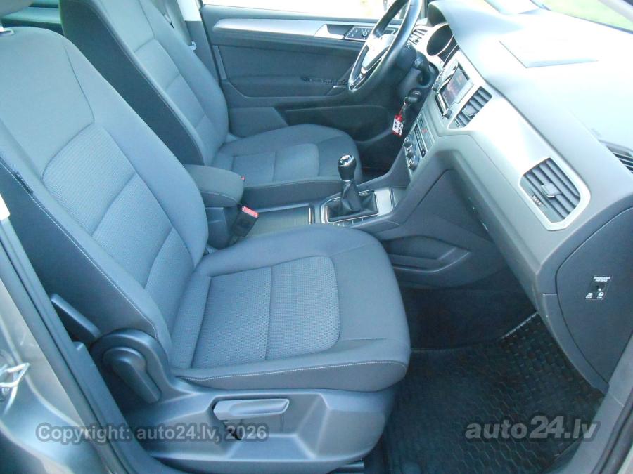 Pelēks Volkswagen Golf Sportsvan 2014 Viljandi, ar dzinēja tilpumu 1.60 L un nobraukumu 210 tūkst. km par 7290 €, foto 10 vietnē AUTOMOTO.COM.LV