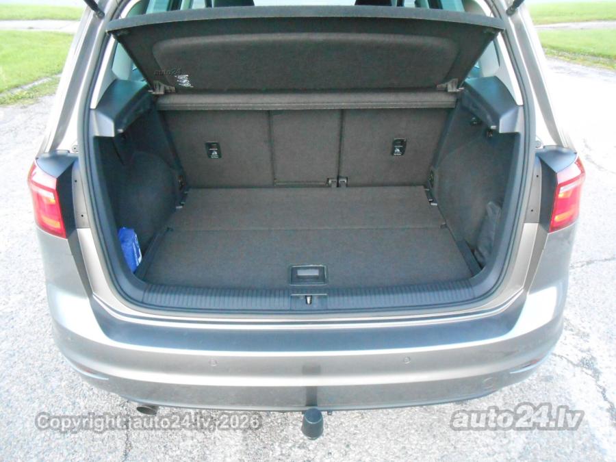 Pelēks Volkswagen Golf Sportsvan 2014 Viljandi, ar dzinēja tilpumu 1.60 L un nobraukumu 210 tūkst. km par 7290 €, foto 19 vietnē AUTOMOTO.COM.LV