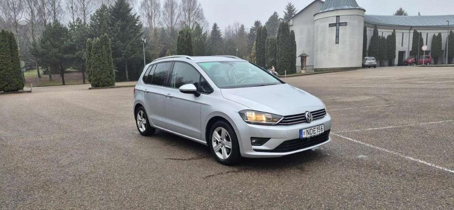 Grey Volkswagen Golf Sportsvan 2015 in Alytus, with an engine capacity of 1.60 L and mileage of 293 thousand km for 7950 €, photo 2 on AUTOMOTO.COM.LV