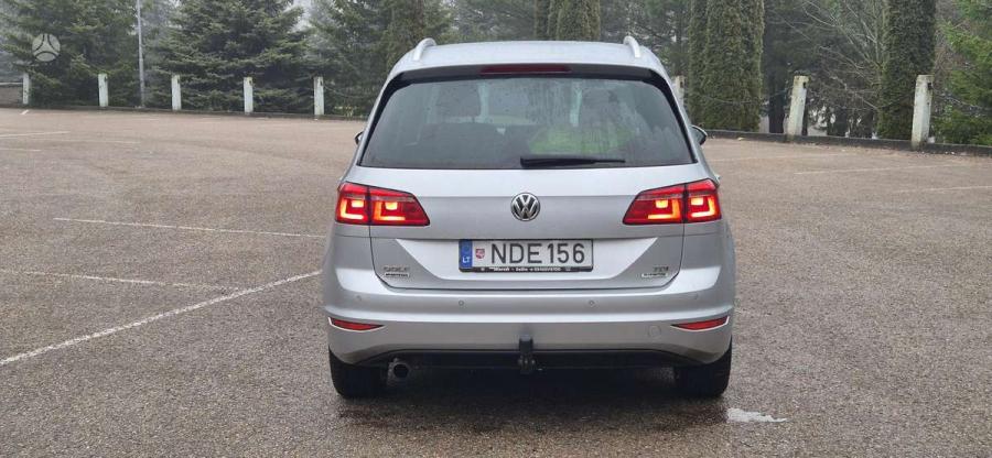 Grey Volkswagen Golf Sportsvan 2015 in Alytus, with an engine capacity of 1.60 L and mileage of 293 thousand km for 7950 €, photo 3 on AUTOMOTO.COM.LV