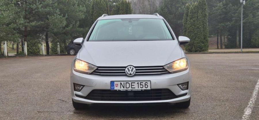 Grey Volkswagen Golf Sportsvan 2015 in Alytus, with an engine capacity of 1.60 L and mileage of 293 thousand km for 7950 €, photo 4 on AUTOMOTO.COM.LV