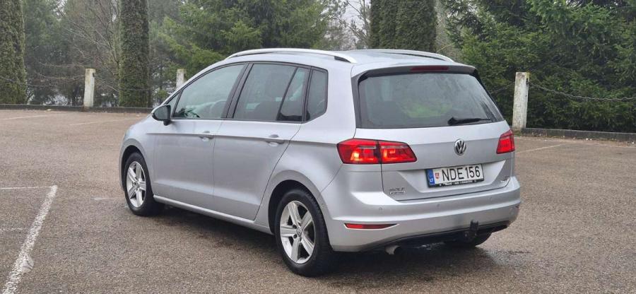 Grey Volkswagen Golf Sportsvan 2015 in Alytus, with an engine capacity of 1.60 L and mileage of 293 thousand km for 7950 €, photo 7 on AUTOMOTO.COM.LV