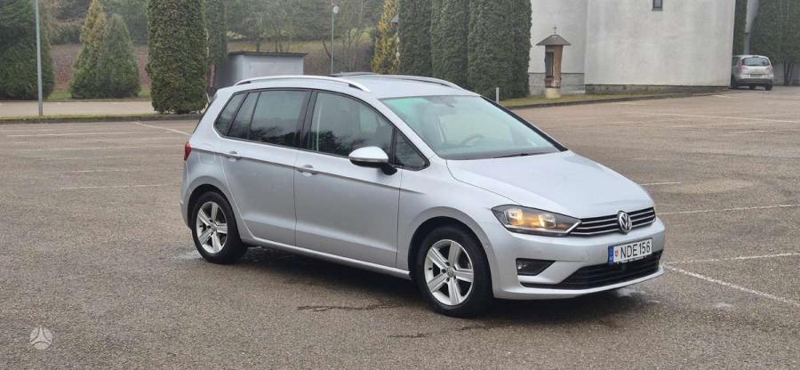 Grey Volkswagen Golf Sportsvan 2015 in Alytus, with an engine capacity of 1.60 L and mileage of 293 thousand km for 7950 €, photo 9 on AUTOMOTO.COM.LV