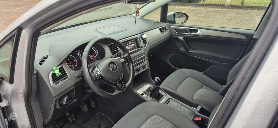 Grey Volkswagen Golf Sportsvan 2015 in Alytus, with an engine capacity of 1.60 L and mileage of 293 thousand km for 7950 €, photo 12 on AUTOMOTO.COM.LV