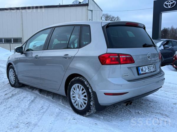 Grey Volkswagen Golf Sportsvan 2015 in Liepaja, with an engine capacity of 1.40 L and mileage of 157 thousand km for 8200 €, photo 4 on AUTOMOTO.COM.LV