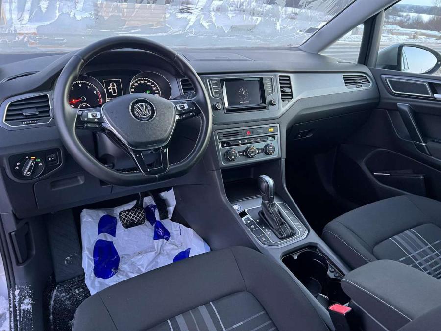 Pelēks Volkswagen Golf Sportsvan 2015 Klaipėda, ar dzinēja tilpumu 1.40 L un nobraukumu 210 tūkst. km par 7500 €, foto 16 vietnē AUTOMOTO.COM.LV